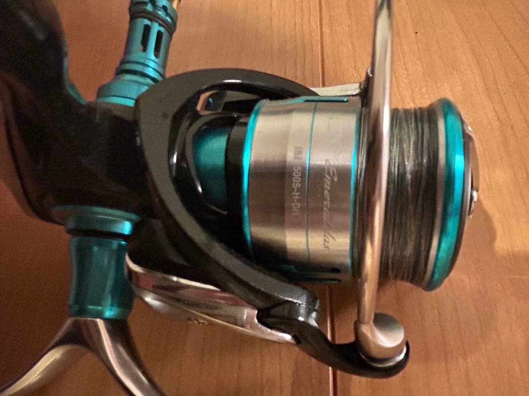 ダイワ エメラルダス 2500S-H-DH スピニングリール DAIWA