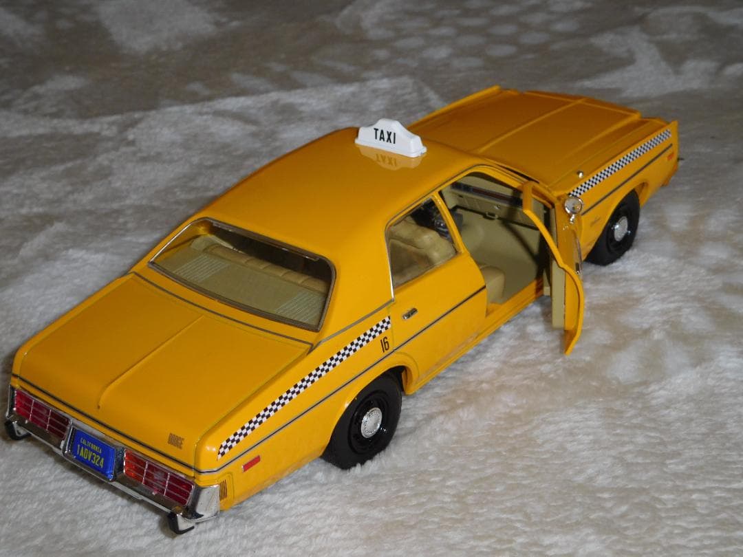 ミニカー ROCKY III DODGE MONACO 1/18 MOVIE TAXI
