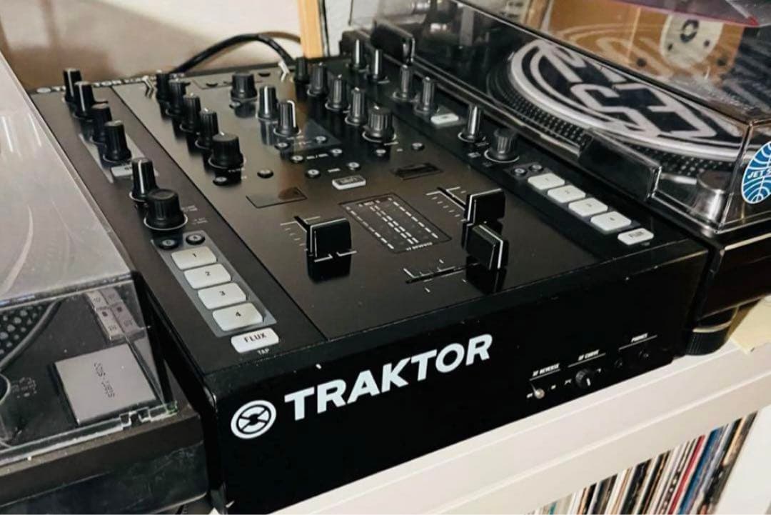 美品！高音質！ TRAKTOR KONTROL Z2 dj ミキサー