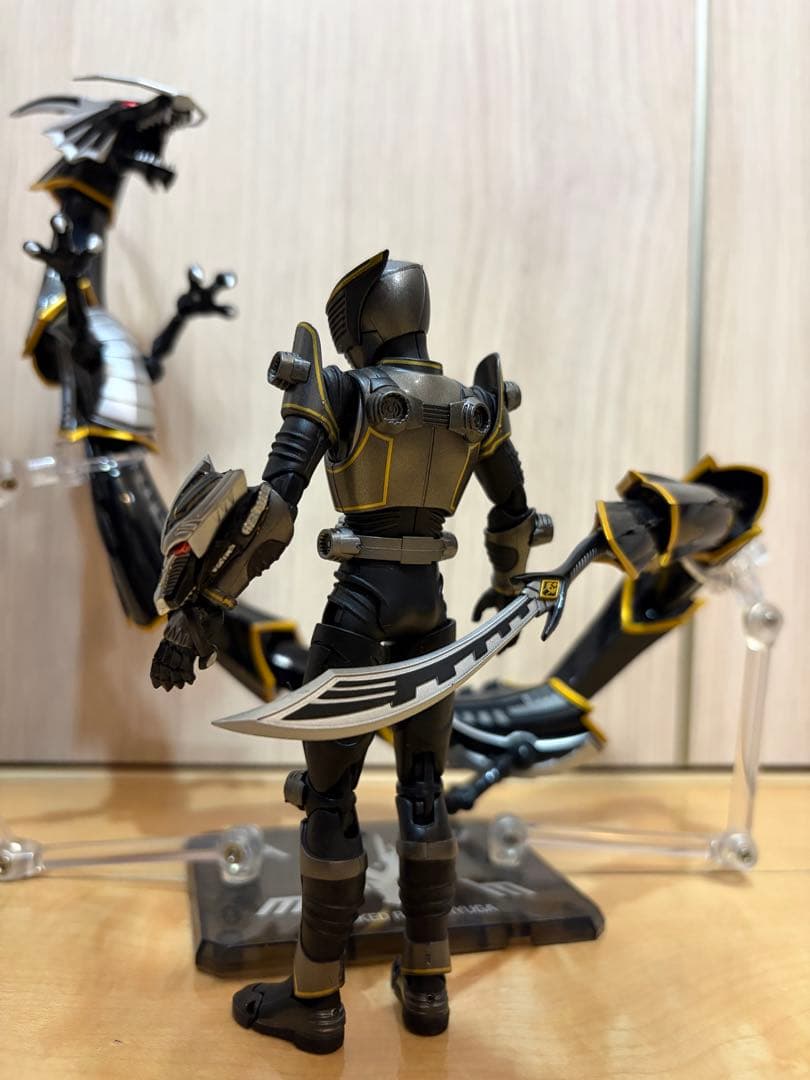 SH Figuarts 仮面ライダーリュウガ&ドラグブラッカー