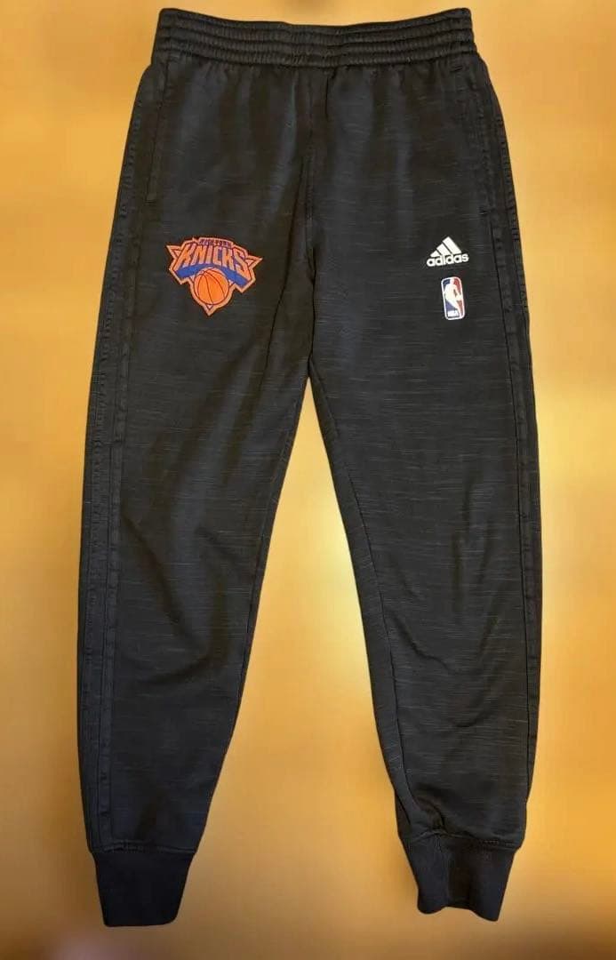 New York Knicks adidas トレーニングパンツ