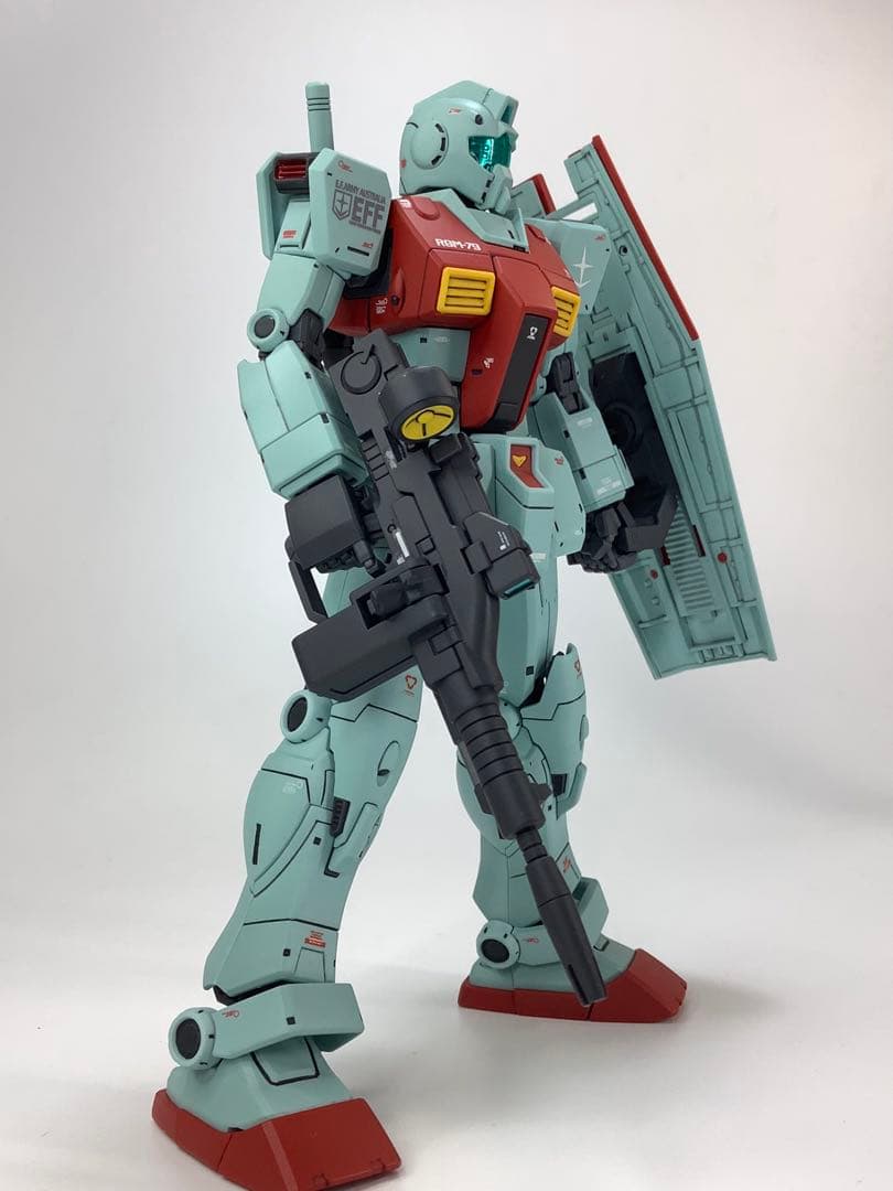HG RGM-79 ジム【ショルダーキャノン装備/ミサイルポッド装備】