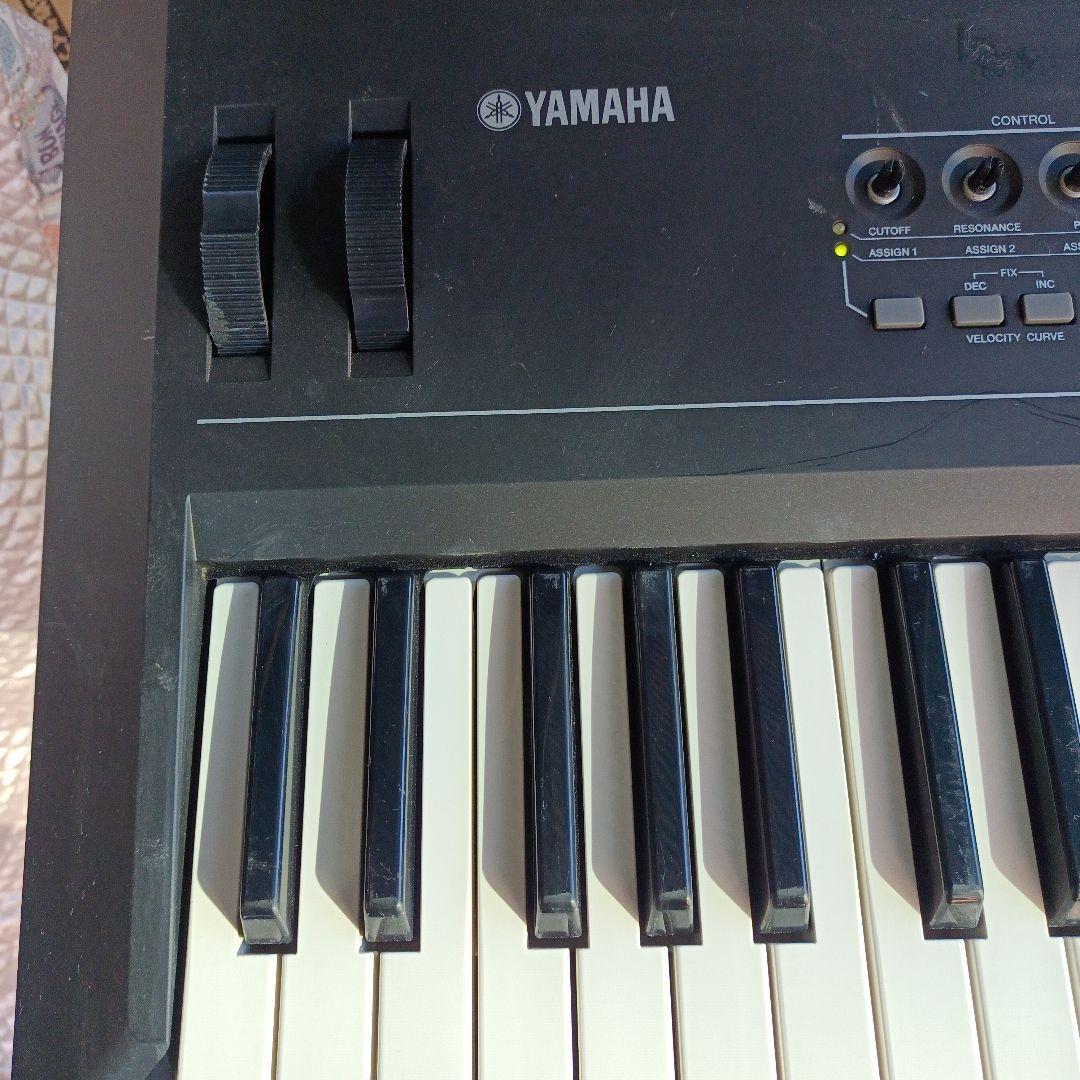 Yamaha KX61 シンセサイザー