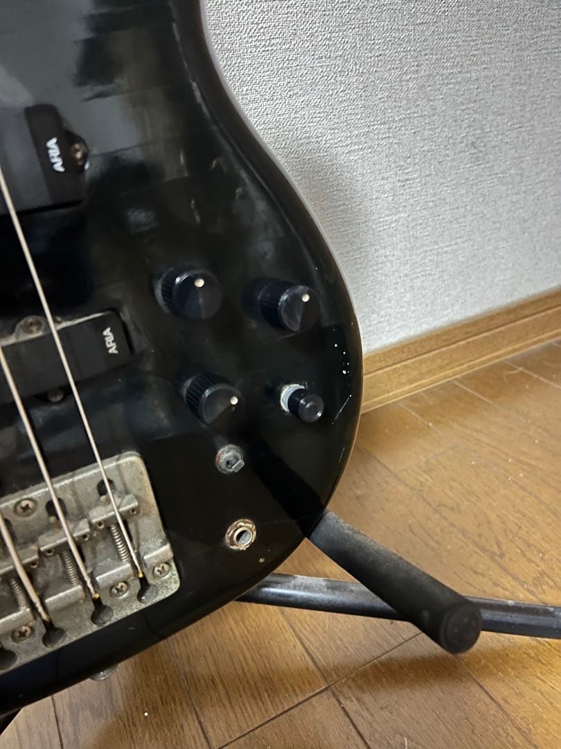 Aria Pro IIのRSB Seriesエレキベース スタンド付き
