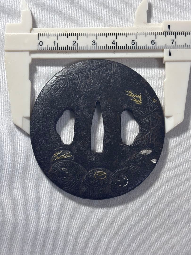 鐔鍔つば　縁起の良い図柄　打ち出の小槌　米俵　七福神　大黒天　鉄地　江戸時代