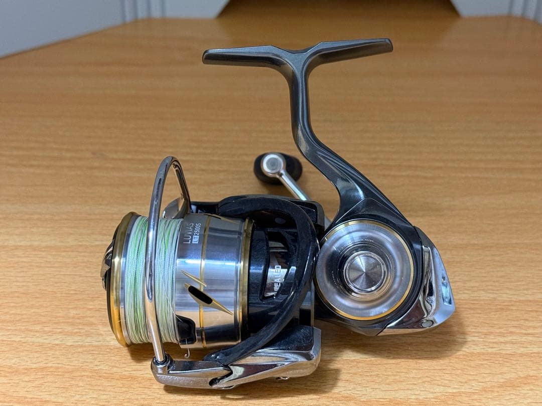 新春特価　DAIWA 20 ルビアス　2500Sスピニングリール