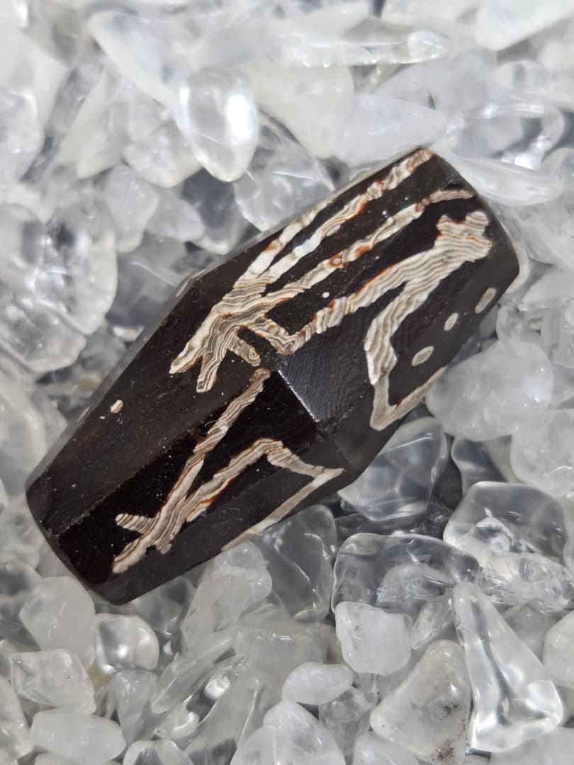 084　天珠　魔女伝説天珠　Eched carnelian　dzibeads！