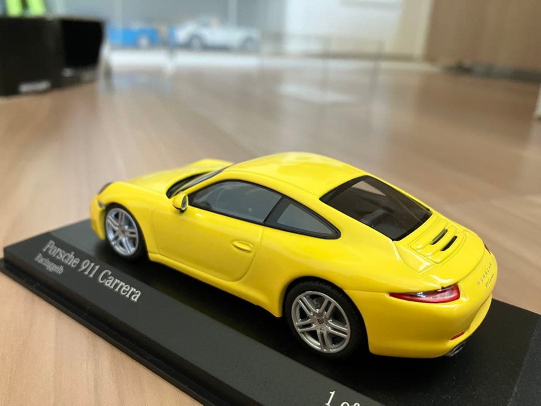1/43 ポルシェ 911 カレラ 991 イエロー