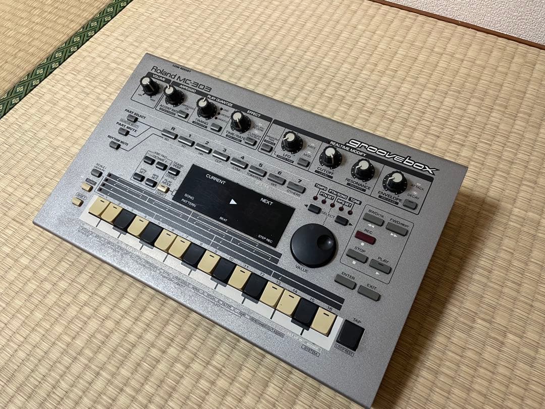 Roland MC-303 グルーヴボックス