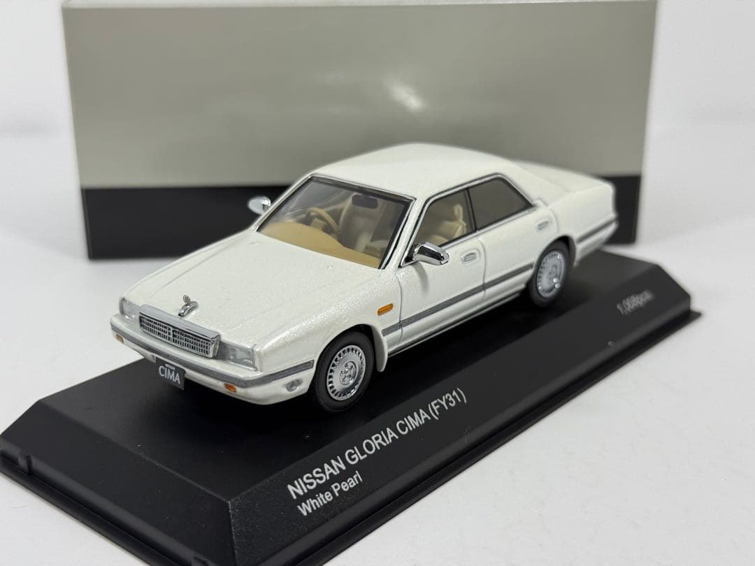 1/43 京商 日産 FY31 Y31 グロリア シーマ ホワイトパール