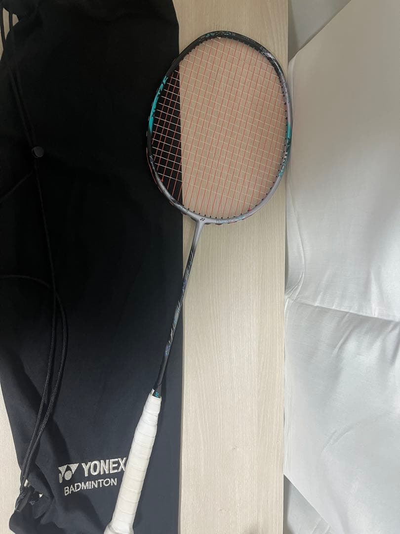 【美品】YONEX アストロクス88S PRO 4U5 ガット張りたて