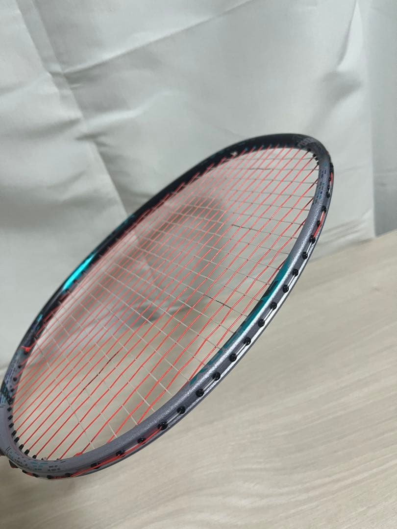 【美品】YONEX アストロクス88S PRO 4U5 ガット張りたて