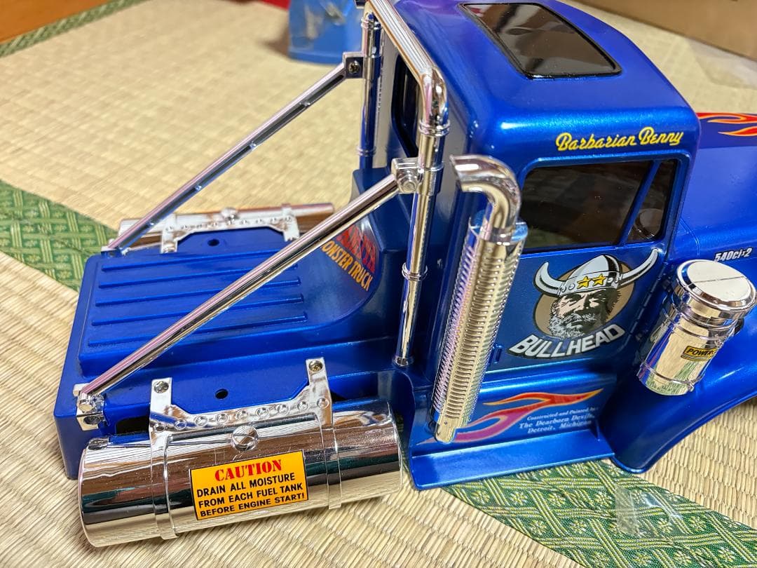 タミヤ 1/10RC 4×4×4 モンスタートラック ブルヘッド 塗装済みボディ