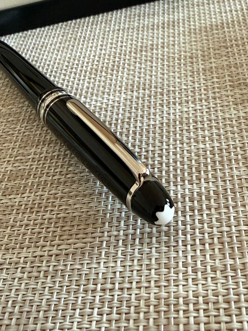 新品未使用　Montblanc ボールペン ブラック114185 ミッドサイズ