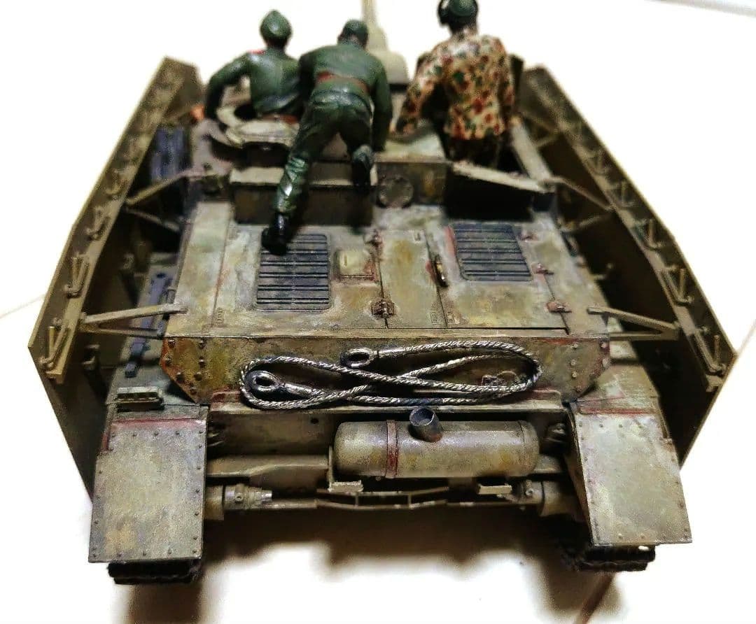 【塗装完成品】タミヤ　1/34　ドイツ四号突撃砲　戦車兵3名付き