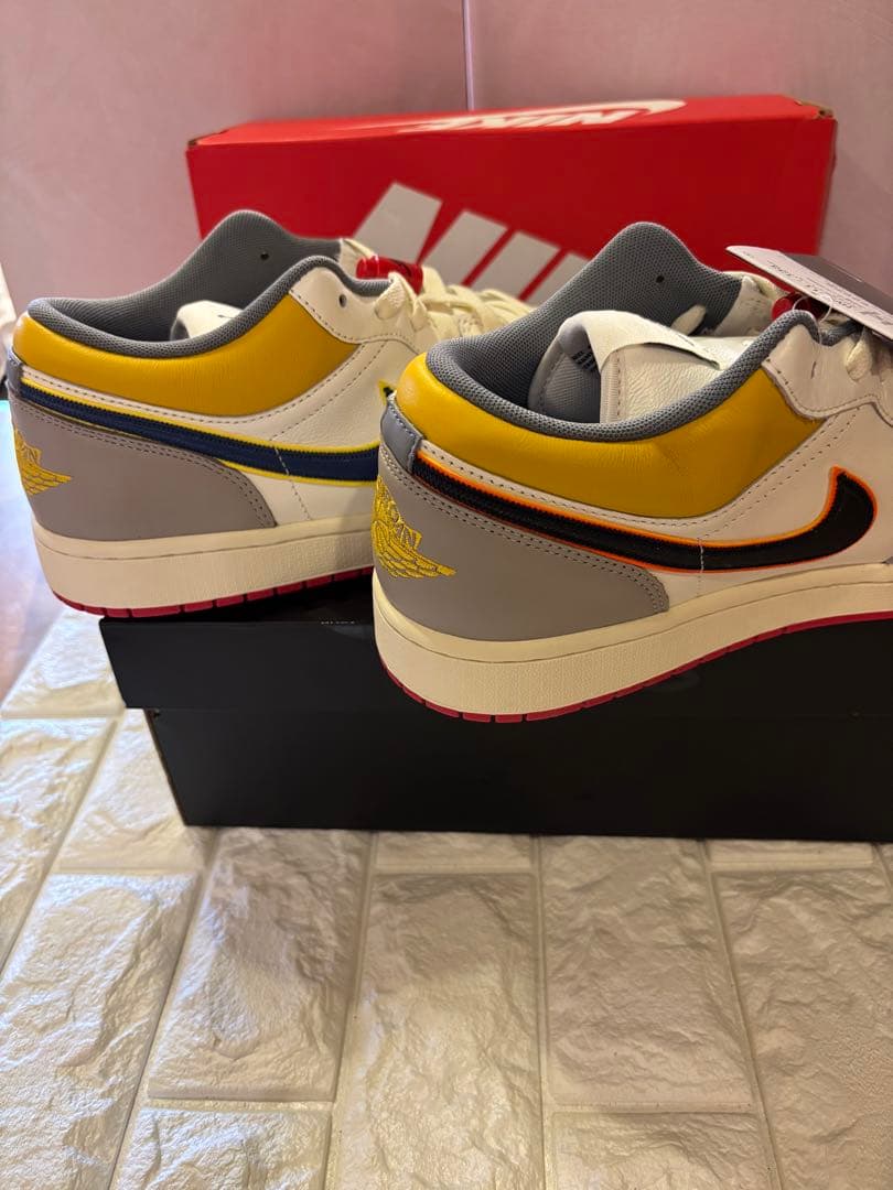 Nike Air Jordan 1 Low ホワイト/イエロー/グレー/ネイビー