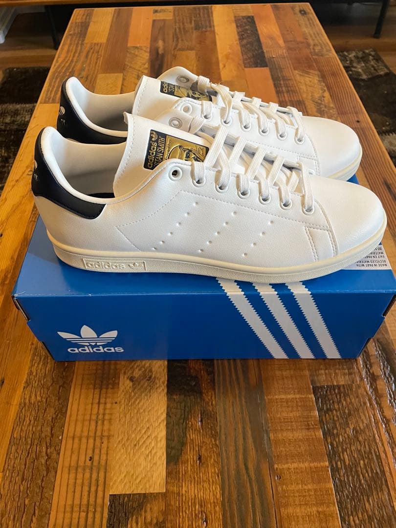 ⑫adidas Stan Smith golf shoes