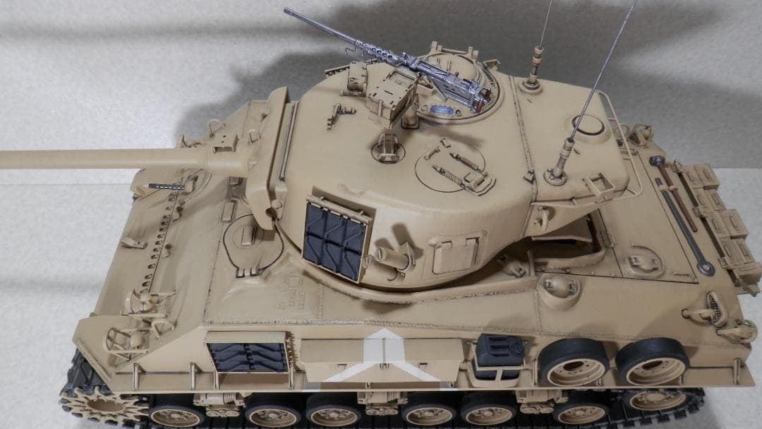RC戦車 1/16スケール M51スーパーシャーマン　組立済み