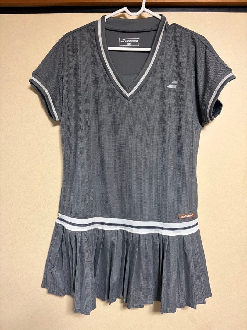 Babolat グレー Vネックワンピース　XL