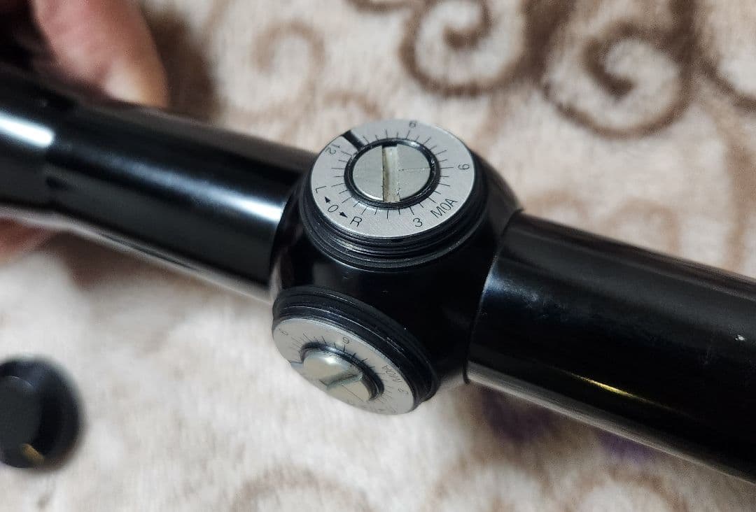 LEUPOLD スコープ 2-4倍 調整機能付き 黒