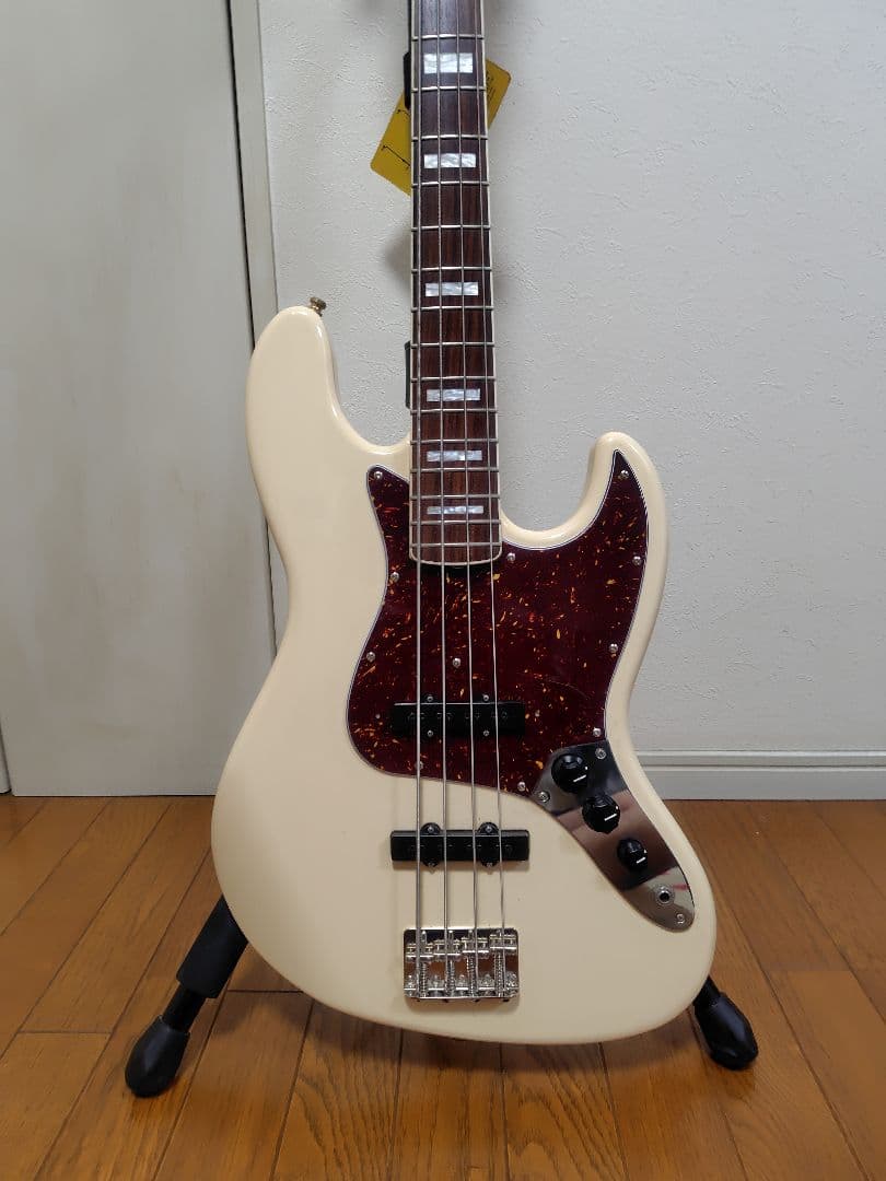 ベース Fender Jazz Bass japan