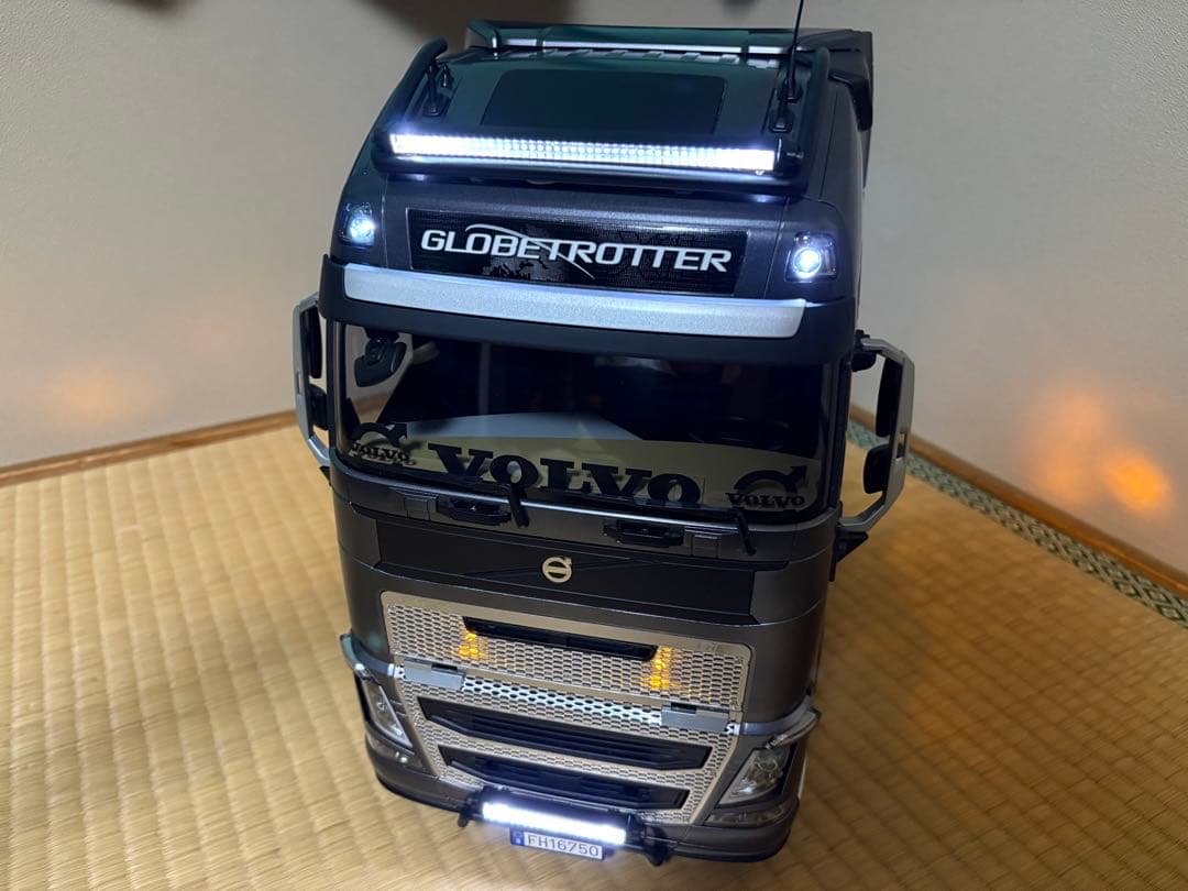 タミヤ　1/14 トレーラーラジコン　VOLVO FH16 グローブトロッター