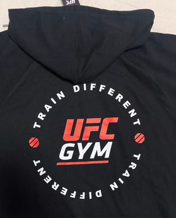 新品未使用 UFC GYM パーカー / フーディ& ナップサック