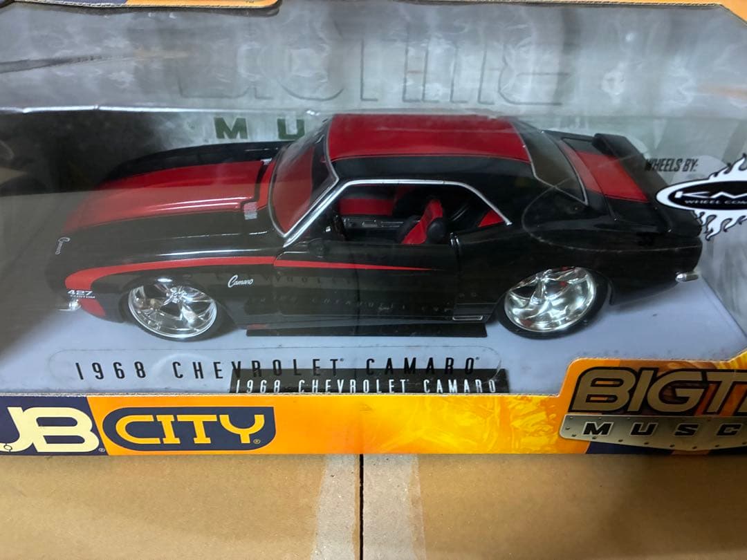 ミニカー 1968 CHEVROLET CAMARO DUB CITY 1/18