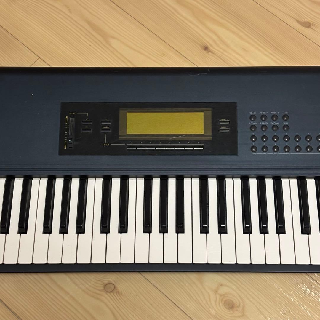 KORG T2 シンセサイザー 61鍵盤　コーグ