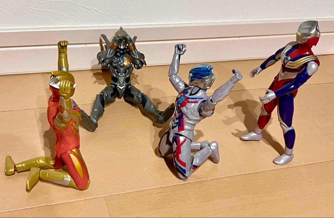 仲良しウルトラマン4人組み