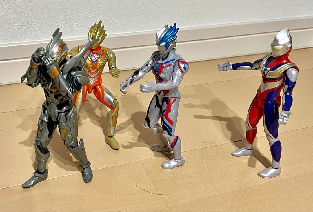 仲良しウルトラマン4人組み