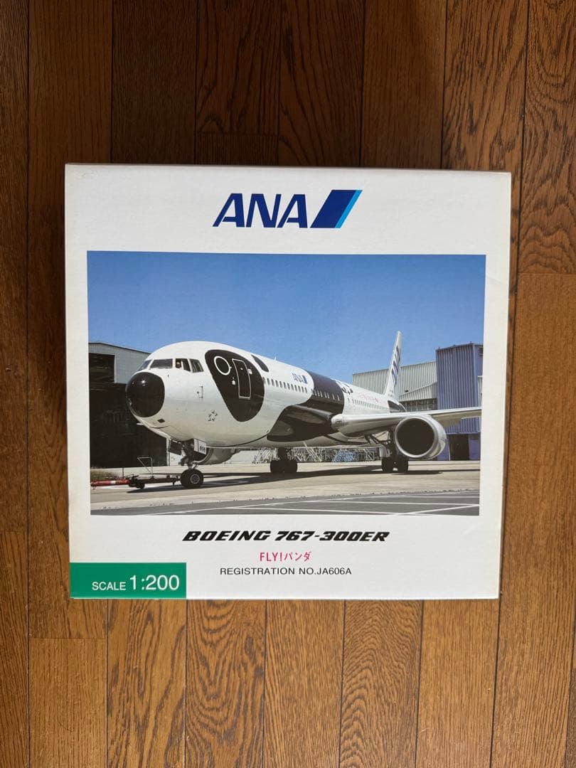 R*N様 【美品】ANA B767-300ER FLY！パンダ　1/200モデル