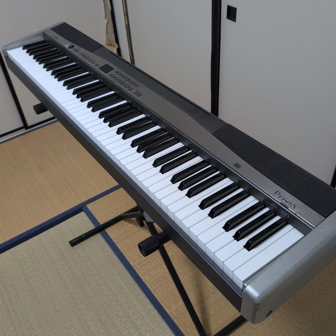 送料無料　電子ピアノ　CASIO Privia PX-300