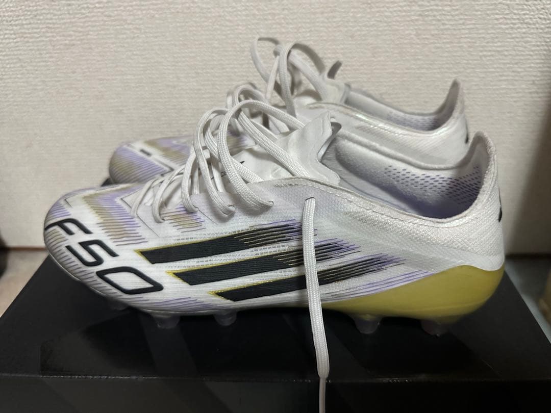 adidas F50 サッカーシューズ ホワイト/ブラック/パープル