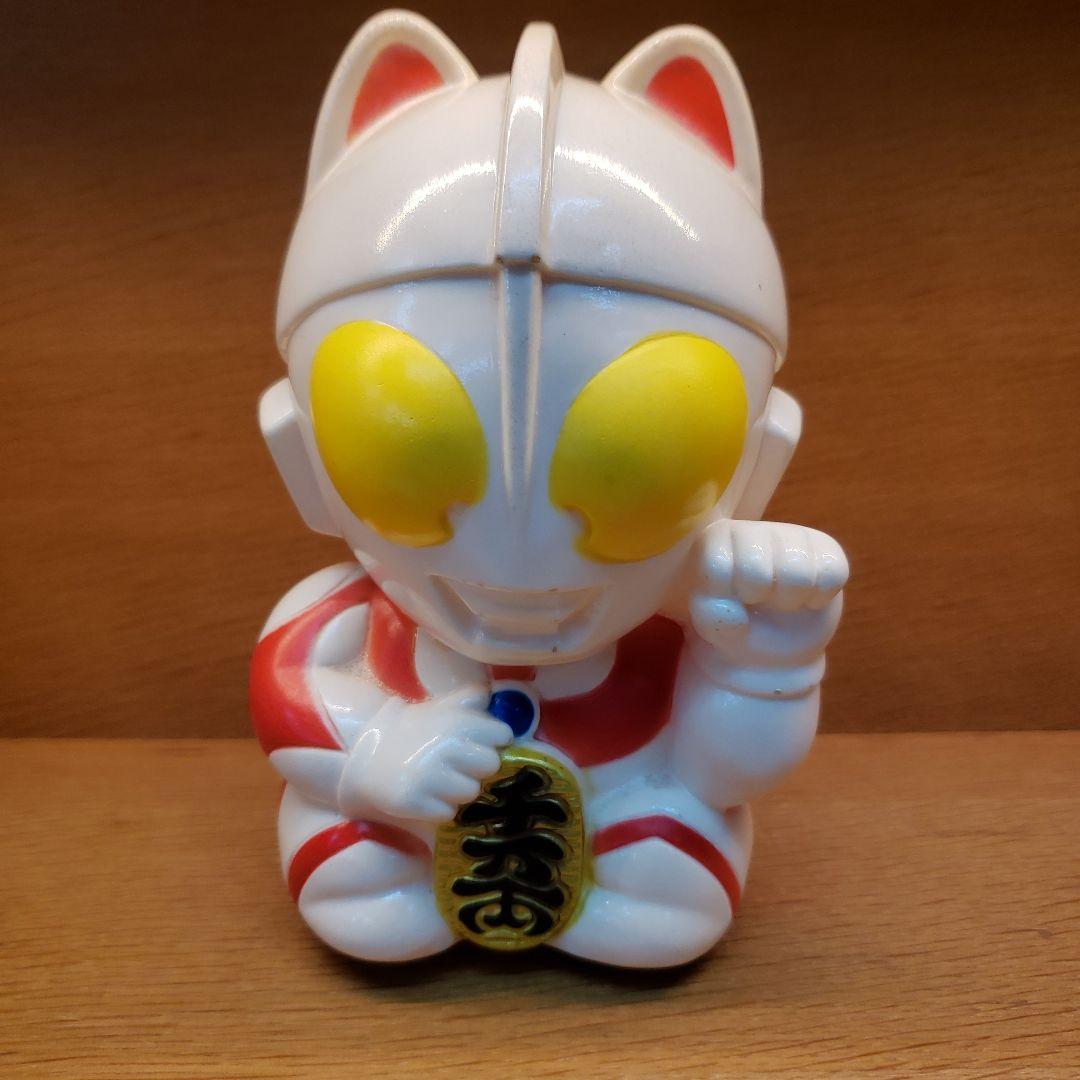 蔵出し特価ウルトラマン フィギュア招き猫貯金箱高さ１４cm