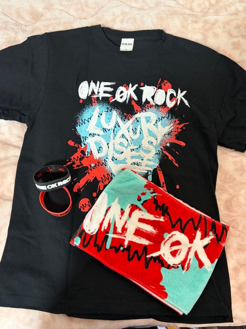 ONE OK ROCK ハートTシャツ luxury disease