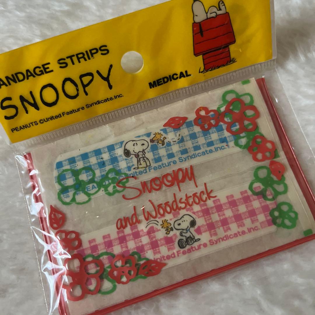 昭和レトロ　SNOOPY スヌーピー　絆創膏 クリアケース入り【激レア】