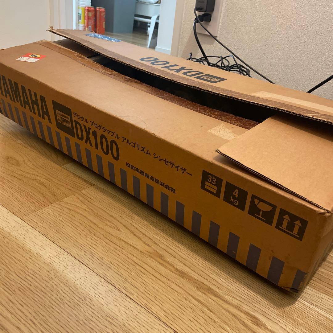 Yamaha DX100 シンセサイザー