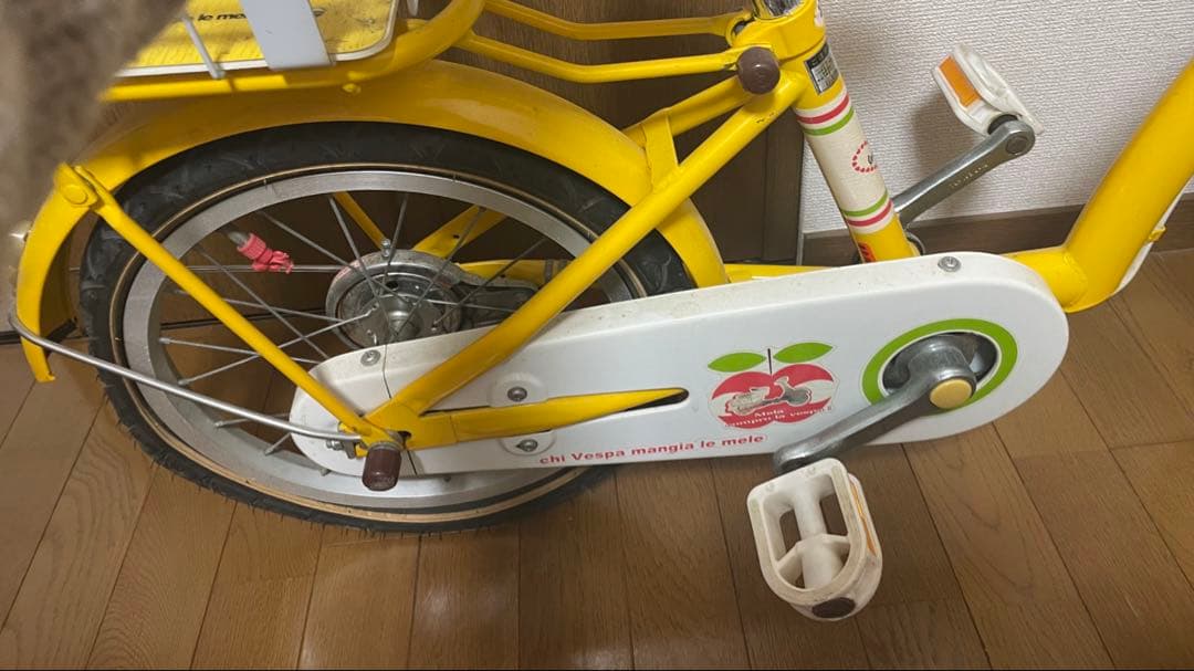 ベスパ　幼児用イエロー自転車 フロントバスケットと補助輪付き