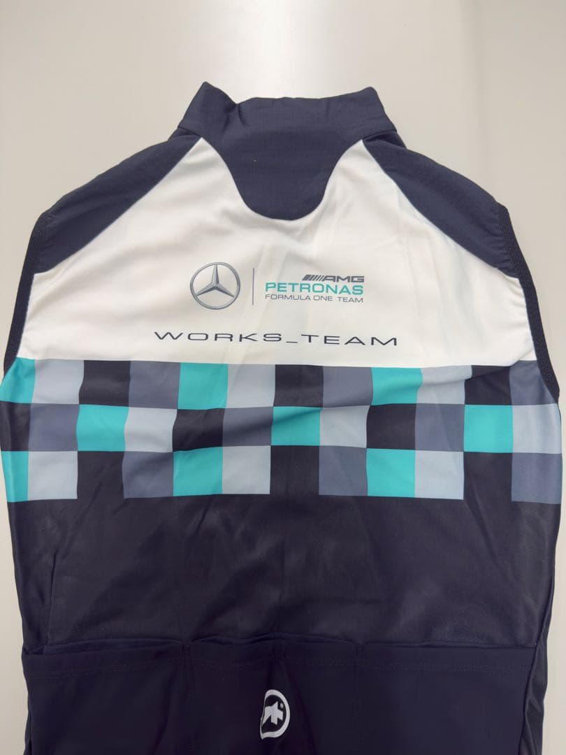 13日で出品終了　ASSOS MERCEDES AMG PETRONAS ジレ