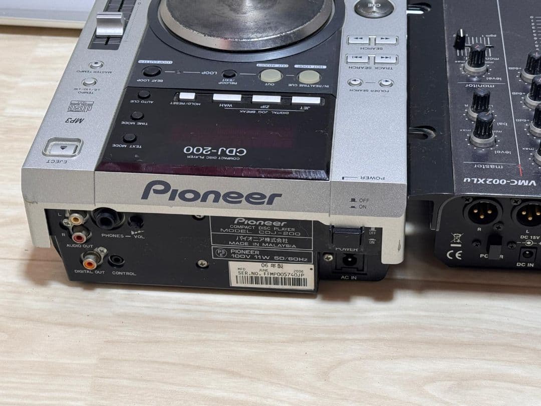 Pioneer、Vestax CDJ-200 & VMX-002XLU セット