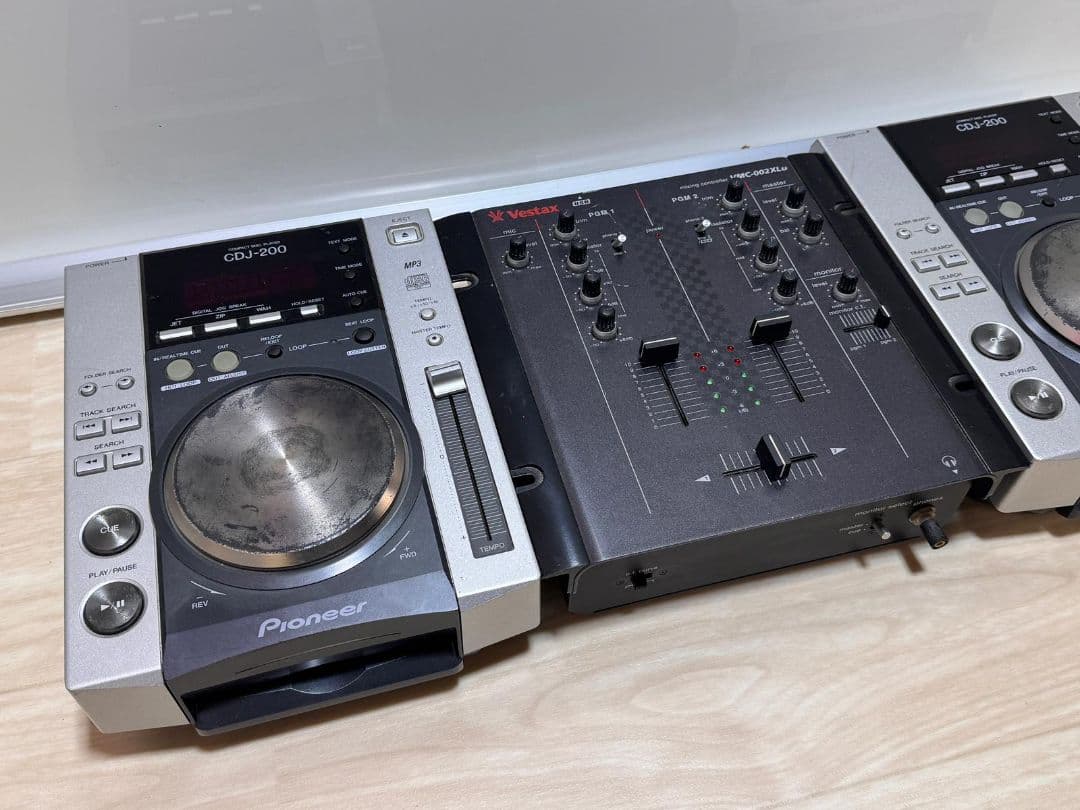 Pioneer、Vestax CDJ-200 & VMX-002XLU セット