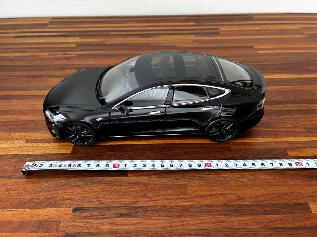 テスラ ミニカー Model S モデルS 1:18
