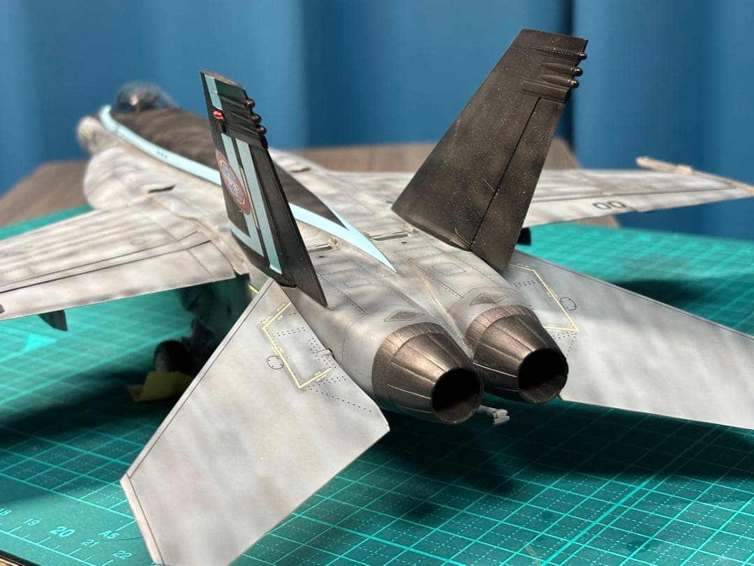 戦闘機　プラモデル　完成品　ハセガワ　1/48 F/A18-E