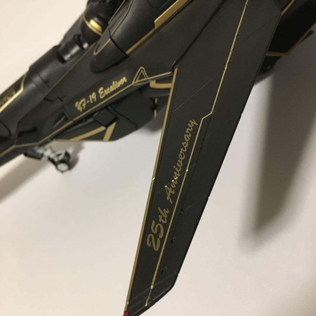 マクロスプラス 1/60 完全変形版 YF-19 25周年記念モデル