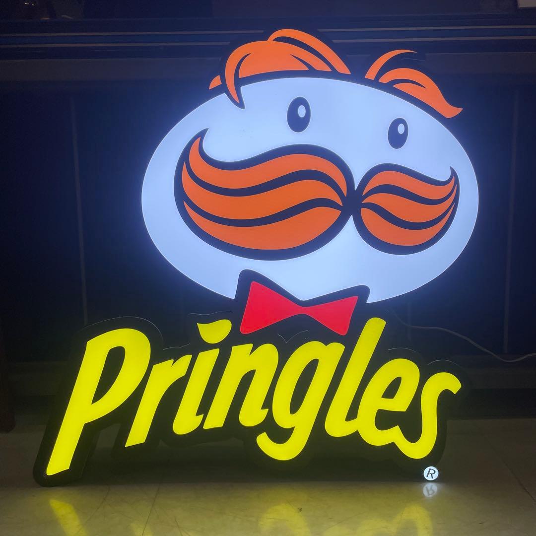 Pringles ディスプレー　LEDロゴサイン