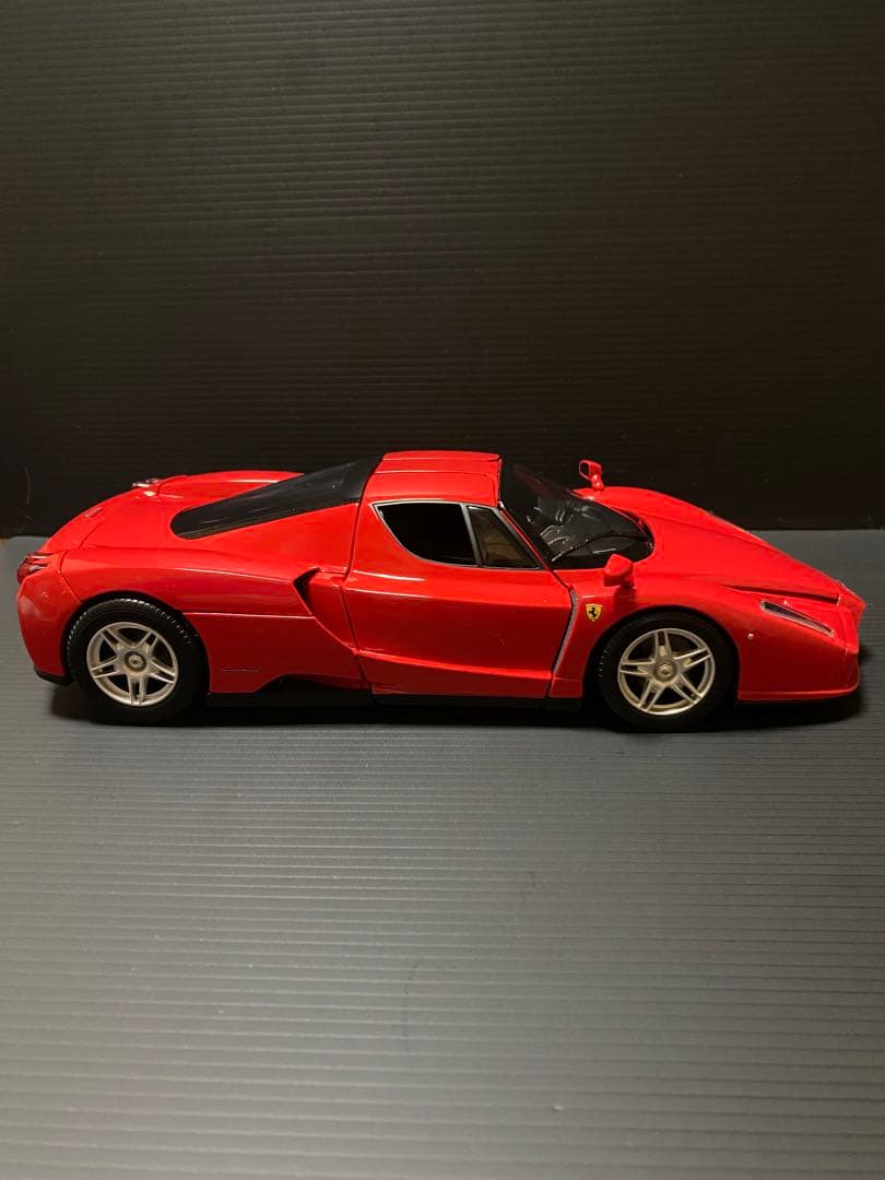 Ferrari Enzo 1/18 赤　エンッオ　フェラーリ