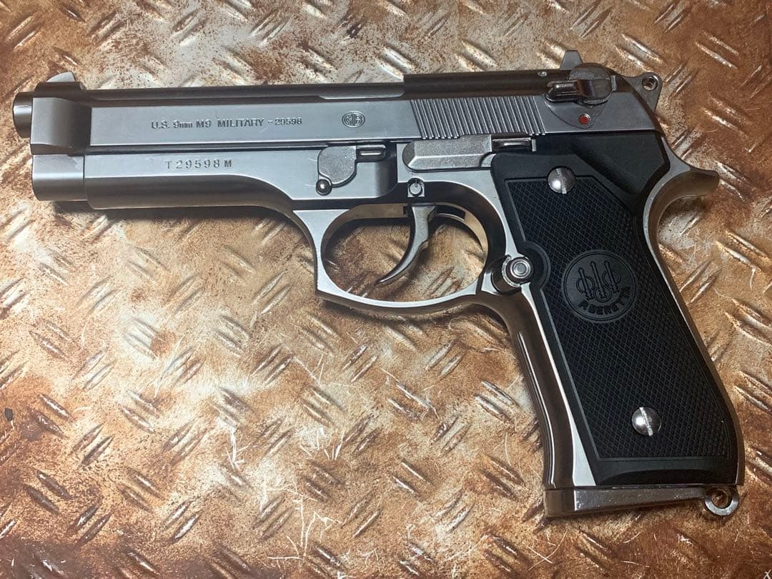 東京マルイ　ガスブローバック ベレッタ M92F クロームステンレス タイプ