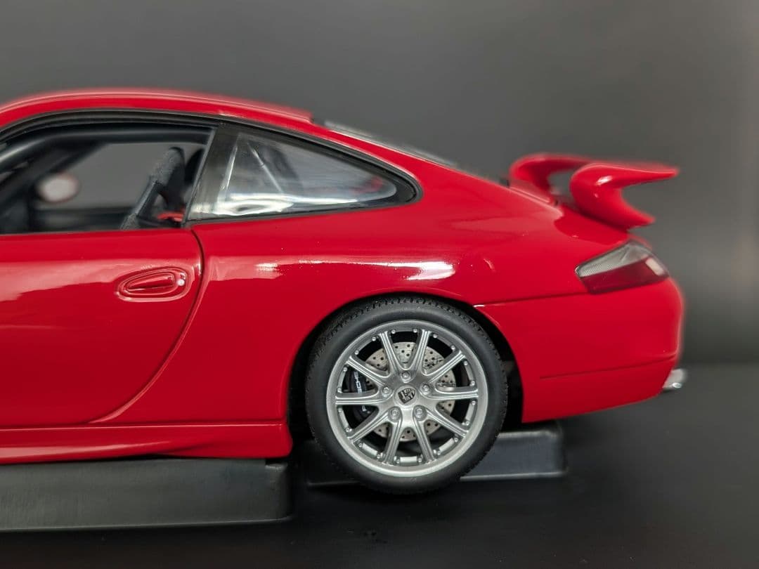 オートアート 1/18 ポルシェ 911 (996) GT3 レッド