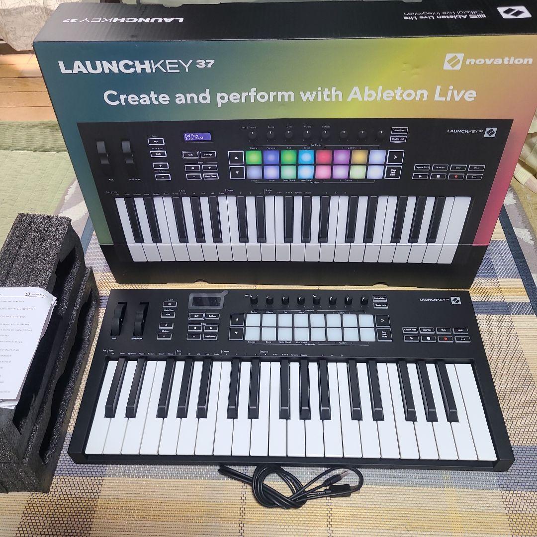 Novation Launchkey 37 MK3 MIDIキーボード